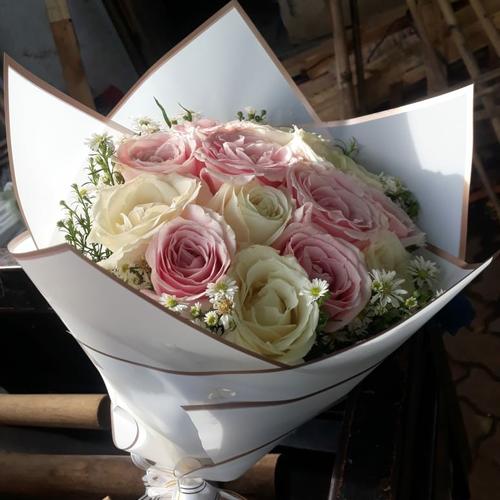 Jual bouquet bunga /bucket wisuda/ bunga wisuda/ kado ultah/ wedding ...