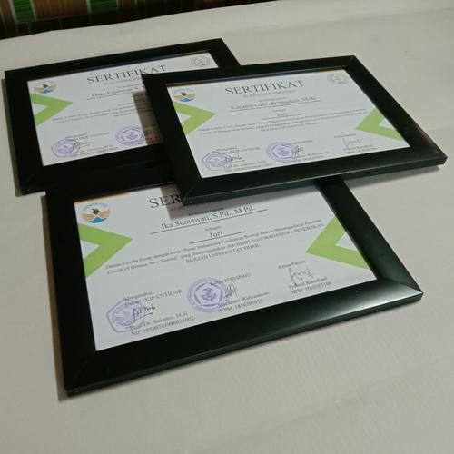 Jual PIGURA UNTUK PIAGAM PENGHARGAAN MININALIS HITAM DAN PUTIH ...