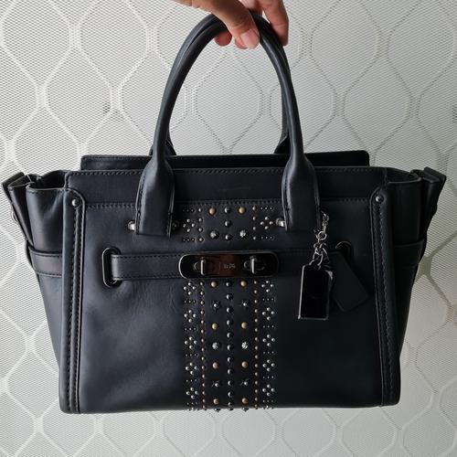 Jual coach swagger bandana rivet black 27 NWT - Kab. Sidoarjo ...