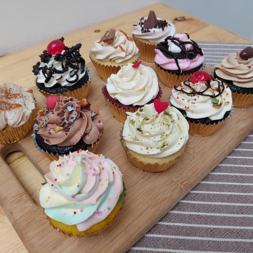 Jual Premium Cupcakes, dengan Aneka Jenis Topping dan Filling Spesial ...