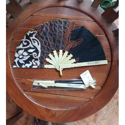 Jual SOUVENIR KIPAS BATIK UKURAN SEDANG TANGKAI 18 CM - +SABLON - Kab ...