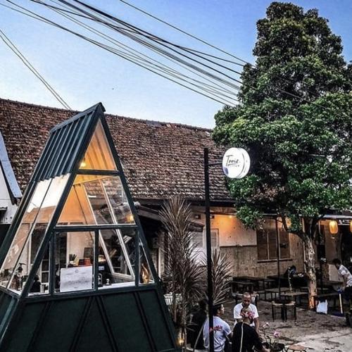 Jual BOOTH CONTAINER SEGITIGA VIRAL - Kota Bekasi - BlessingindoGarment ...