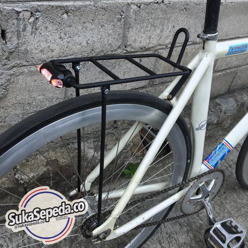 Jual Rak Belakang Touring Pannier Sepeda dengan Dudukan Lampu Custom ...