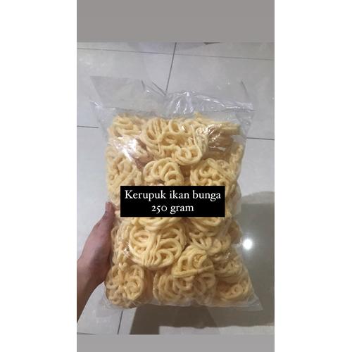 Jual KERUPUK IKAN TENGGIRI BUNGA 250 GRAM KERUPUK MAWAR PUTIH IKAN ...