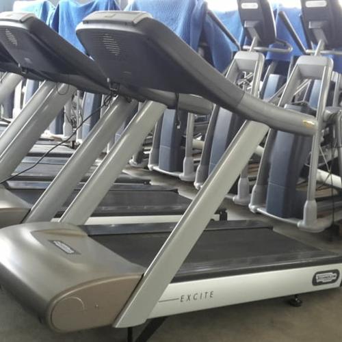 Jual Treadmill Technogym Run Excite bekas, kondisi bagus, bergaransi ...