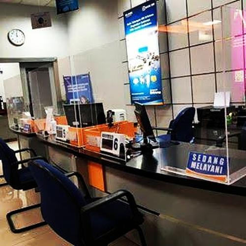 Jual PEMBATAS MEJA AKRILIK COVID / PENYEKAT MEJA/ TABLE DIVIDER 70x100 ...