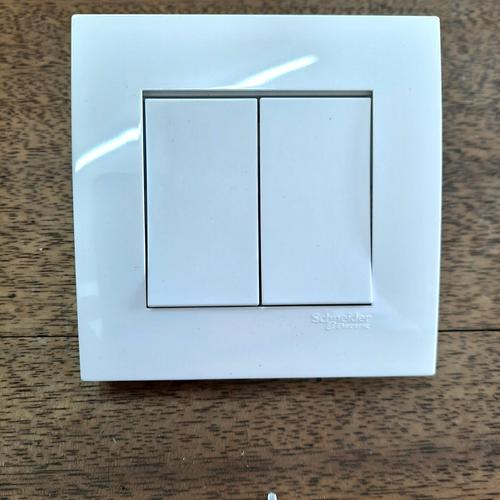 Jual Saklar Seri / Saklar 2 gang Schneider (Clipsal) Type Vivace ...