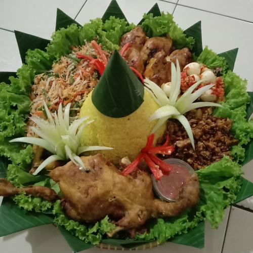 Jual Tumpeng Manado n Tradisional Nusantara Halal 5 Porsi - 50 Orang ...