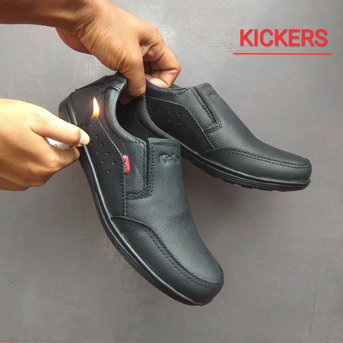 Jual Sepatu Slip On Casual Kickers Pria ST Kulit Sapi - 39 - Kota ...