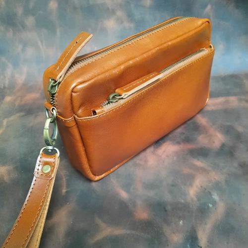 Jual Handbag Pouch Pria Kulit Asli / Free grafir nama - Kab. Bantul ...