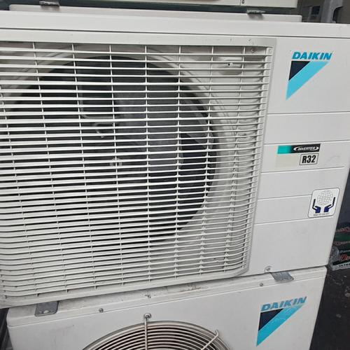 Jual Ac outdoor Daikin 2.5pk inverter R32 mulus like new - Jakarta ...