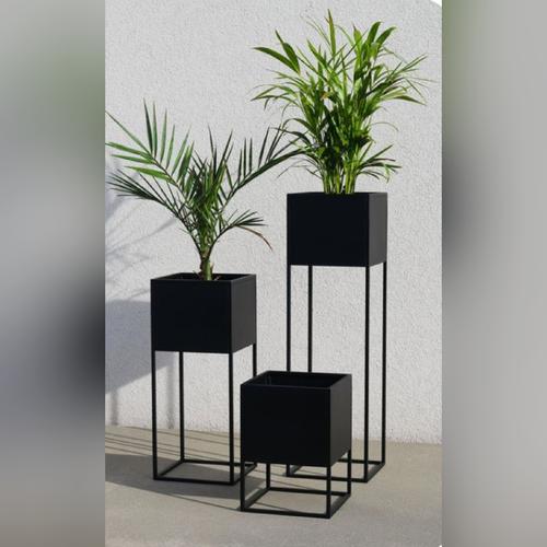Jual standing pot bunga kotak berikut pot bunga kotak - gold - Kota ...
