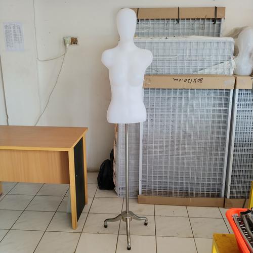 Jual Manekin Torso Wanita Setengah Badan Bening dengan Kaki Besi ...