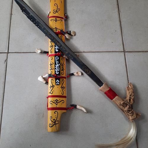 Jual Mandau Dayak | Koleksi Khas Dayak Kalimantan - Kuning - Kab ...