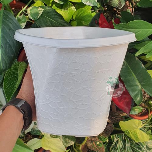 Jual Pot Bunga Twister Putih no.20 Pot Taman Plastik Unik Tanaman Hias ...
