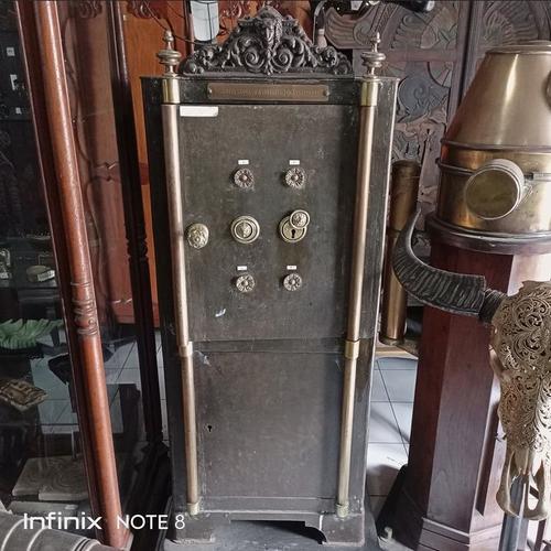 Jual Brankas Besi Lemari Besi Safe Borneo Sumatera Handel Maatschapij ...