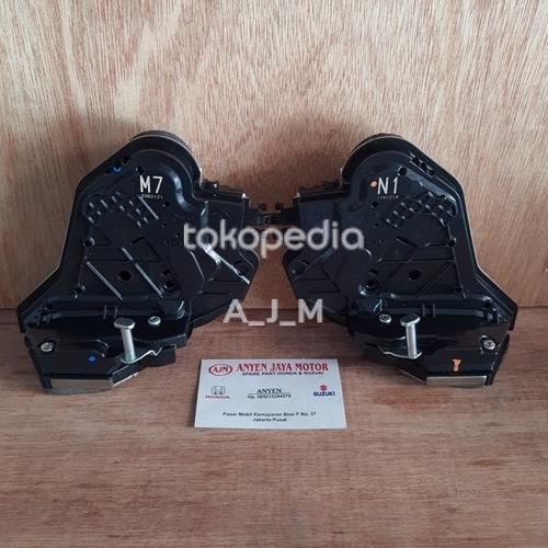 Jual Doorlock Pintu tengah belakang Toyota Innova Reborn - Jakarta ...