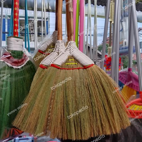 Jual Sapu Lantai Jerami Sapu Lantai rayung gagang rotan berkualitas ...