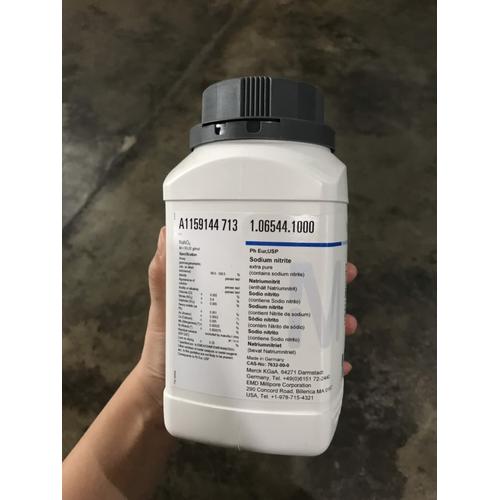 Jual Natrium Nitrit, NaNO3, Sodium nitrite, Merck, 1 kg - Kab ...