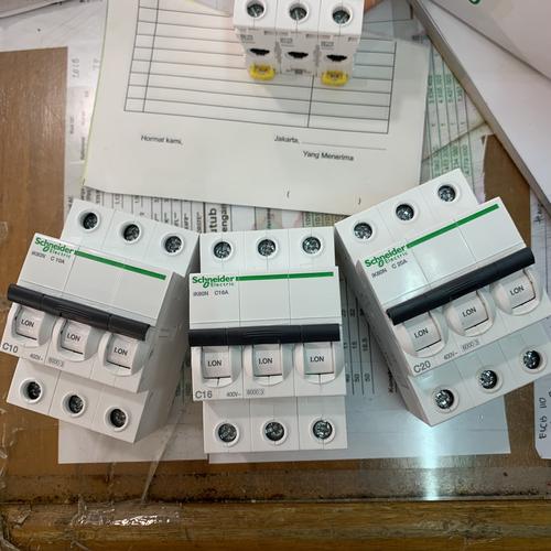 Jual Mcb ik60n 3p 6a 10a 16a 20a schneider - 6A - Jakarta Pusat - Kenz ...