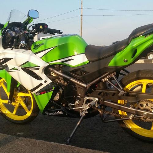 Jual Cat rangka Abu2 Ninja RR New 1/2 L pengiriman tdk bs keluar pulau ...