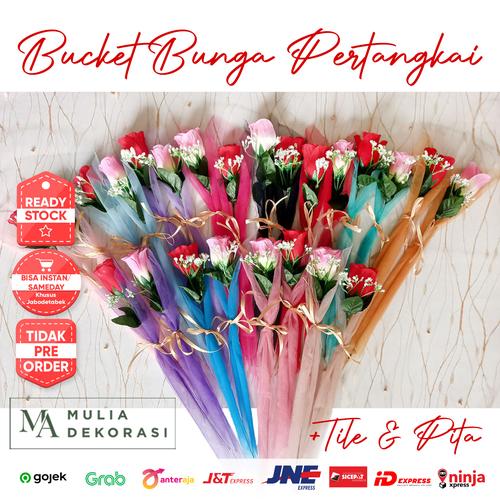 Jual Bucket Bunga Mawar Per 1 tangkai Aksesoris Lengkap Dengan Kain ...
