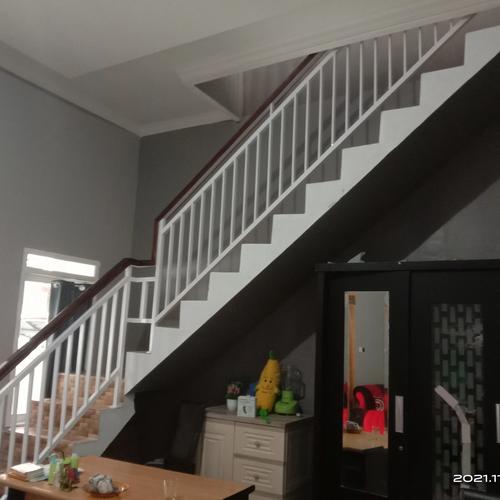 Jual Railing tangga handle kayu meranti oven - Kab. Bogor - Kurnia Hai ...