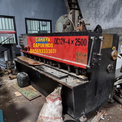 Jual mesin potong plat hidrolik /shearing plat /mesin potong 4mm ...