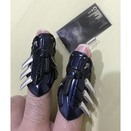 Jual hot toys batman arkham knight 1/6 gauntlet hand armor - Kab ...