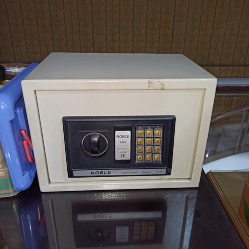 Jual safety box brankas - Kab. Tangerang - Thrift Shop Jakarta | Tokopedia