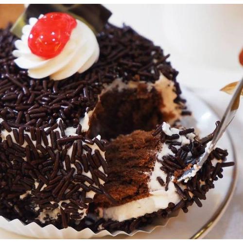 Jual Kue Ulang Tahun Black Forest Roll Mesis Cream Putih Model 2 -Mini ...