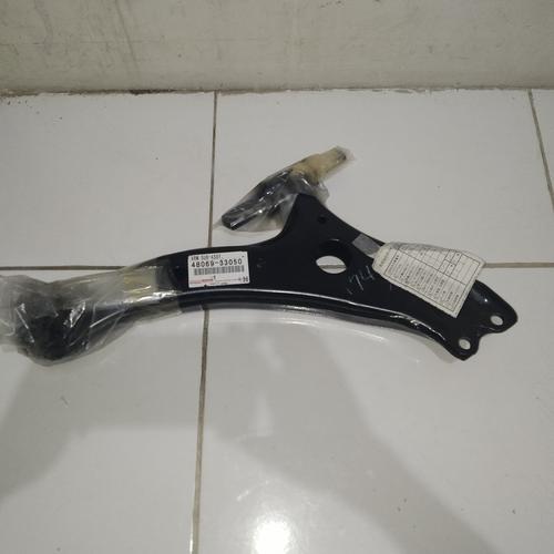 Jual Lower arm bawah Kiri Toyota Camry 2400cc Camry V 3000cc 48069 ...
