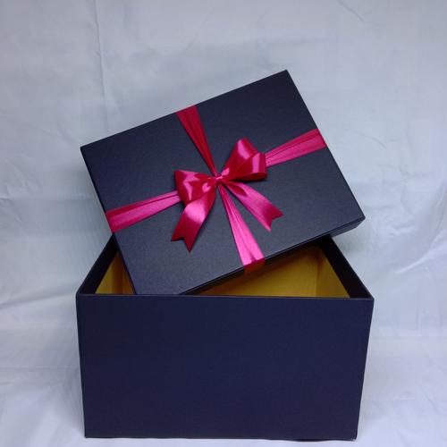 Jual kotak kado gift box + 40x40x40 + Berpita + Tanpa Pita - Silver ...