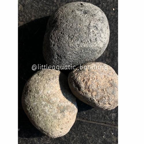 Jual Batu Bulat Taman / Batu kali Ukuran sedang / hardscape aquascape ...