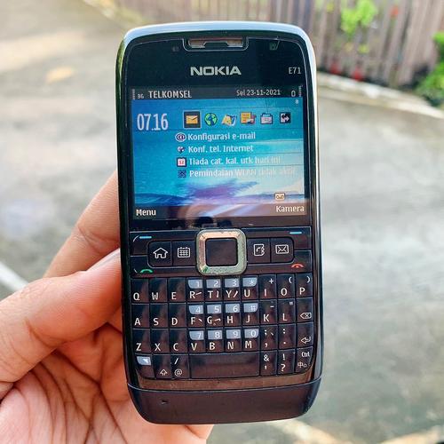 Jual Nokia E71 Black Normal Hp Jadul Bekas Klasik Kamera Qwerty Handphone - Kota Balikpapan ...