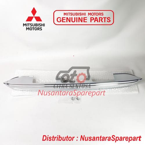 Promo LIST CHROME PINTU BAGASI PLAT NOMOR PAJERO 2008 - DAKAR 8341A108 ...