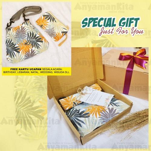 Jual Hampers Slingbag Kecil Kanvas Pouch/ Gift Graduation/ Ulang Tahun ...