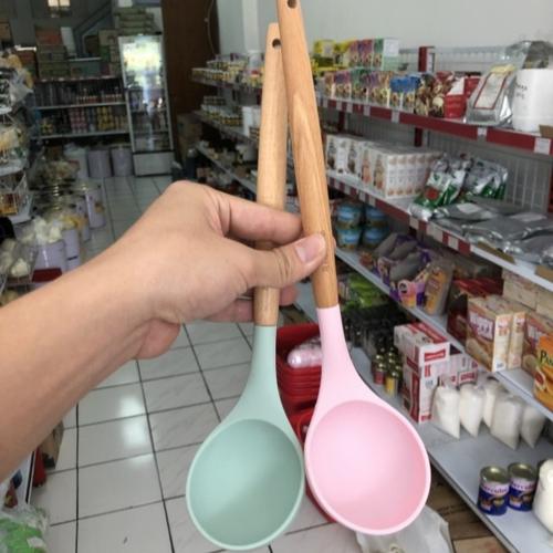 Jual Sendok Sop Silikon Gagang Kayu - Hijau - Jakarta Barat - dapur ...