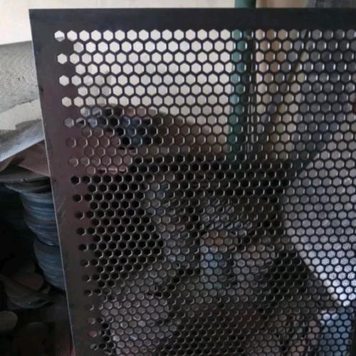 Jual Plat Lubang Besi Bolong Perforated Hexagonal 5mm Ukuran 100cm x ...