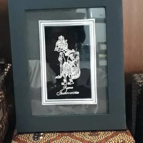 Jual Hiasan Dinding Wayang Perak Souvenir Frame wayang Silver - Jakarta ...