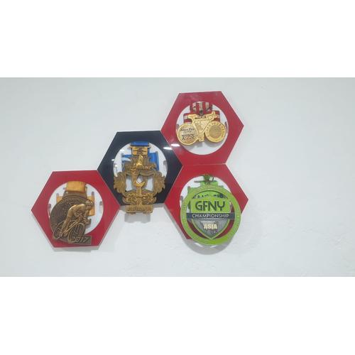 Jual Tempat Medali / Tempat Gantungan Medali / Akrilik / Acrylic ...
