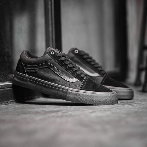 Jual Sepatu Pria Sneakers Vans Oldskool Pro Black Out 100% Original ...