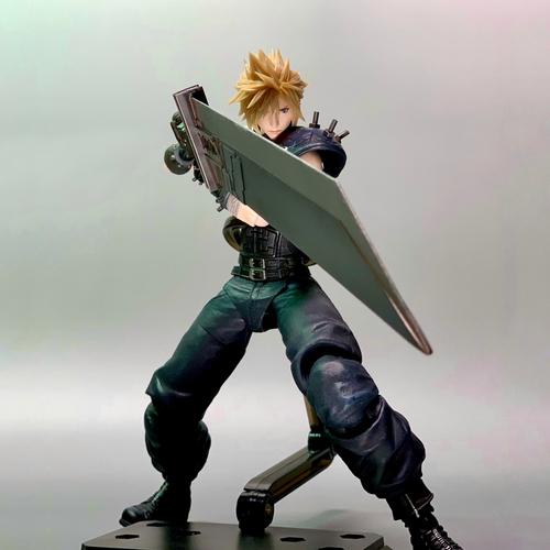 Jual Final Fantasy VII Remake: Cloud Strife - PLAY ARTS Kai by Square ...