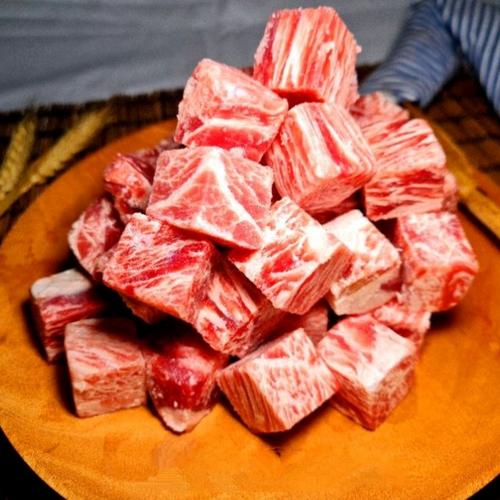 Jual Saikoro Wagyu Meltique Beef. Cubes Premium Daging Sapi (Qty. 500 ...