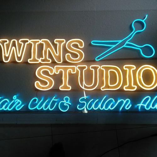 Jual lampu LED Neon Text Tulisan Wins Studio - Jakarta Barat - Neon ...