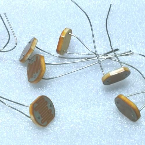 Jual sensor cahaya light sensor LDR besar 9mm x 11mm 2pin - Kota ...