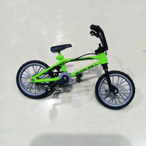 Jual Miniatur sepeda skala 1/18 warna hijau diecast bikes sepeda Sepeda ...