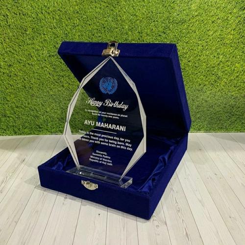 Jual PLAKAT AKRILIK/CINDERAMATA KEKINIAN/TROPHY MEWAH - Jakarta Timur ...