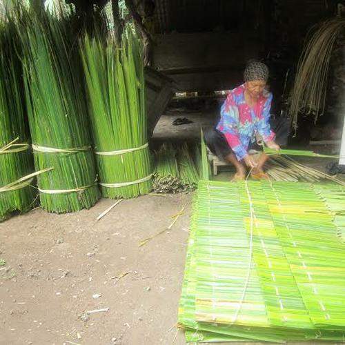 Jual Atap daun rumbia atap dahon atap gazebo natural - Kab. Pangandaran ...