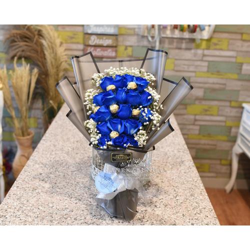 Jual Buket Bunga Biru Asli Coklat Ferrero Fresh Blue Rose Bouquet ...